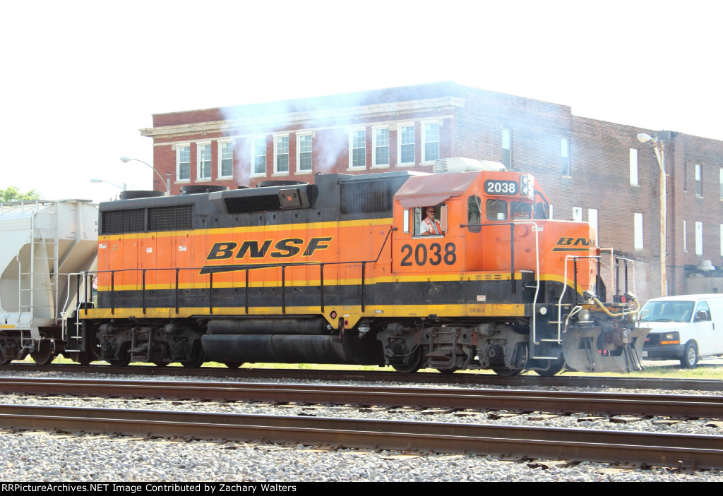 BNSF 2038